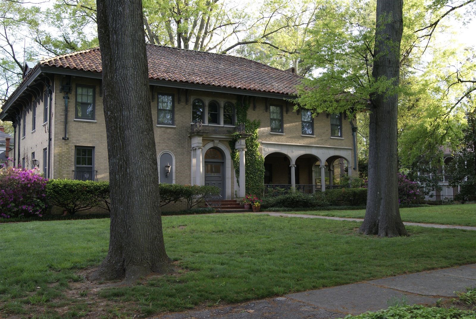 Locations Hub - Trinity Park Neighborhood