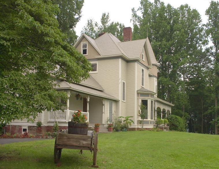 Locations Hub - Carl Lowe House