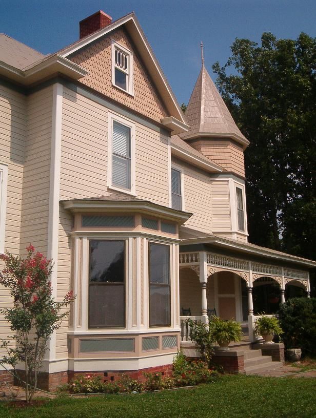 Locations Hub - Carl Lowe House